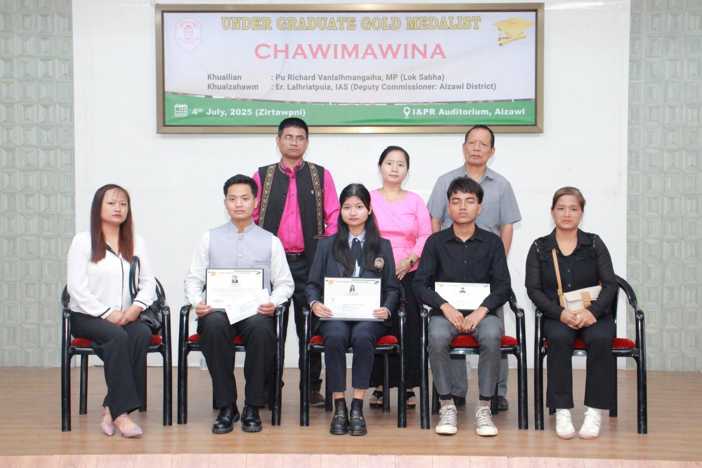 Tualchhung - MZU UG gold medalist-te chawimawi; 'Hnam dangin an phâkte ...